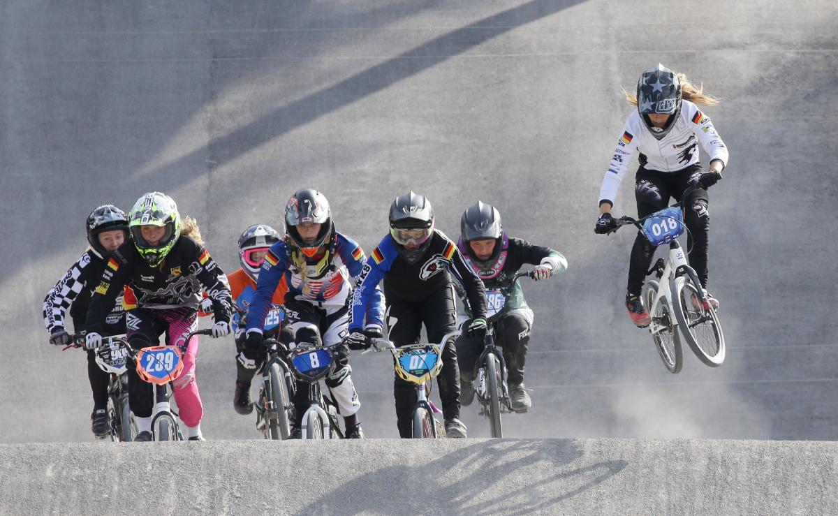 Tokio-Stipendium | SportRegion Stuttgart unterstützt BMX-Fahrerin Alina ...